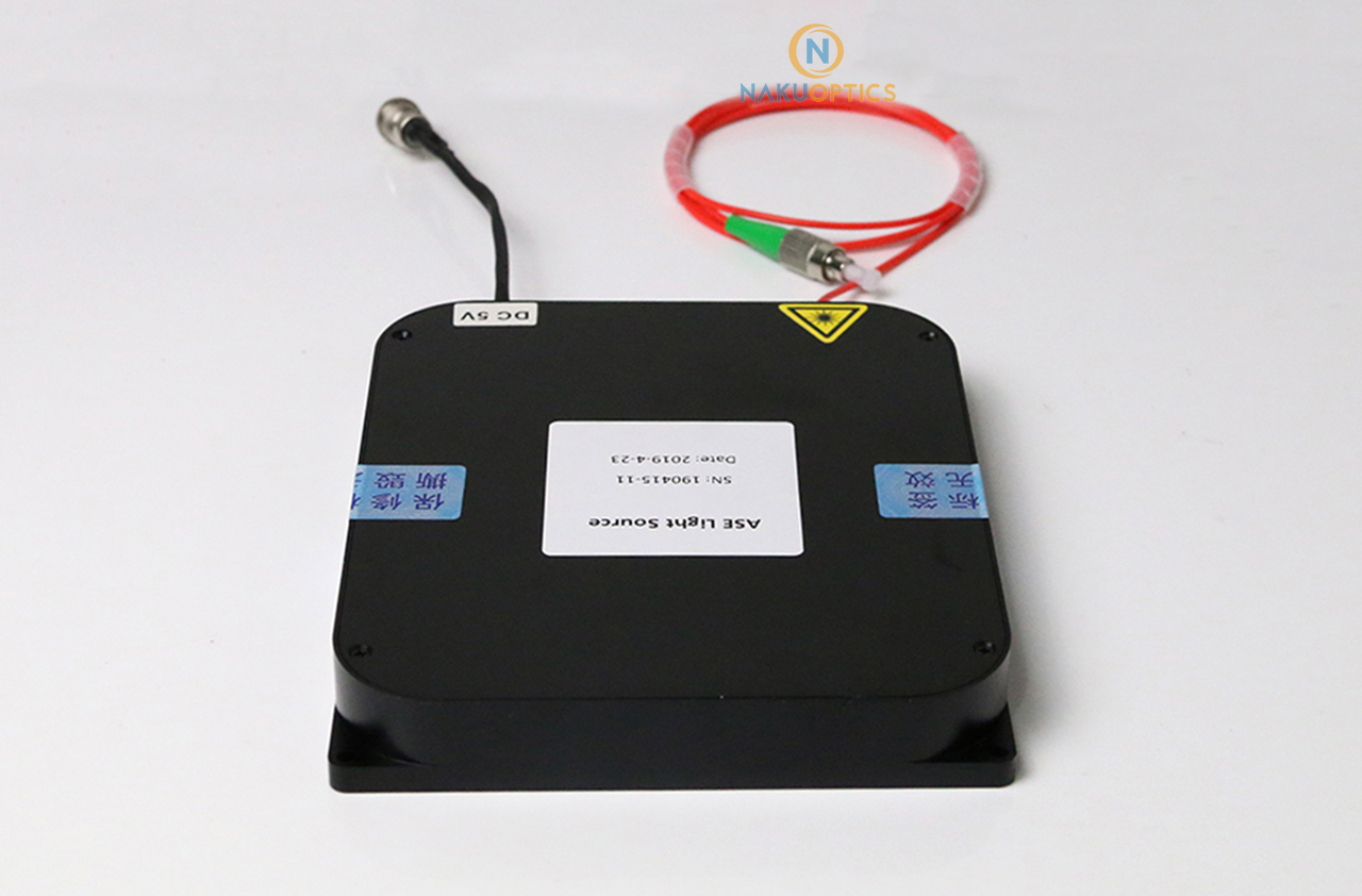 L-Band 10mW ASE Broadband Light Source SM Fiber Output - NakuOptics